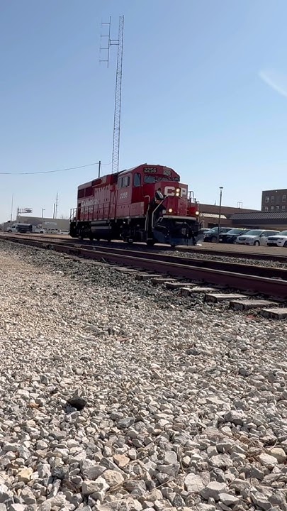 K42 with CP 2256 heads back to the circle track! 3/13/2025 #railroad #railfanusa - YouTube