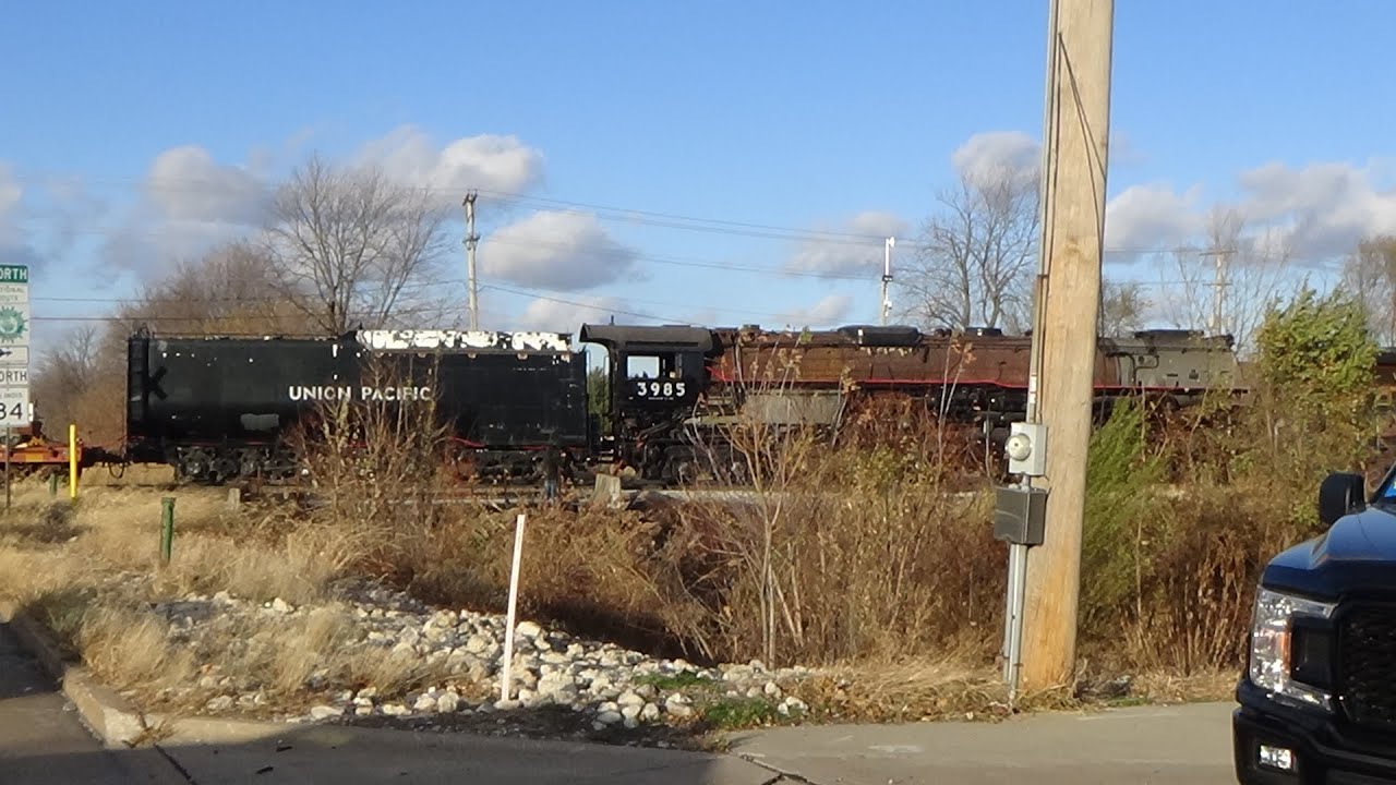 Union Pacific Hospital Train Entering Silvis ready to be put away ...