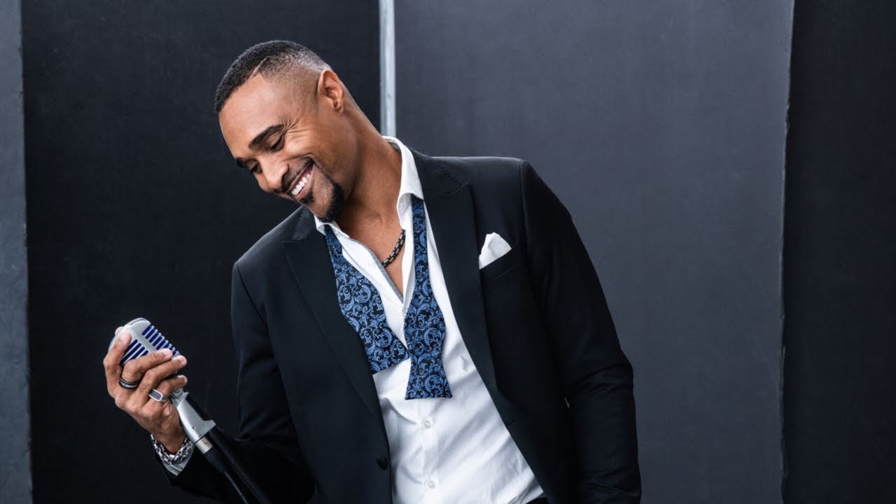Award-winning Sean Jones performs live at Sheraton Hotel with BT - YouTube
