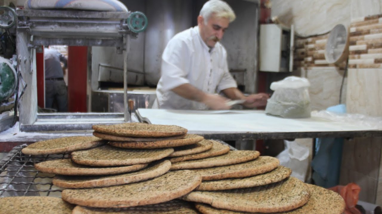 Traditional Iranian bread-making with a 100-year history. - YouTube