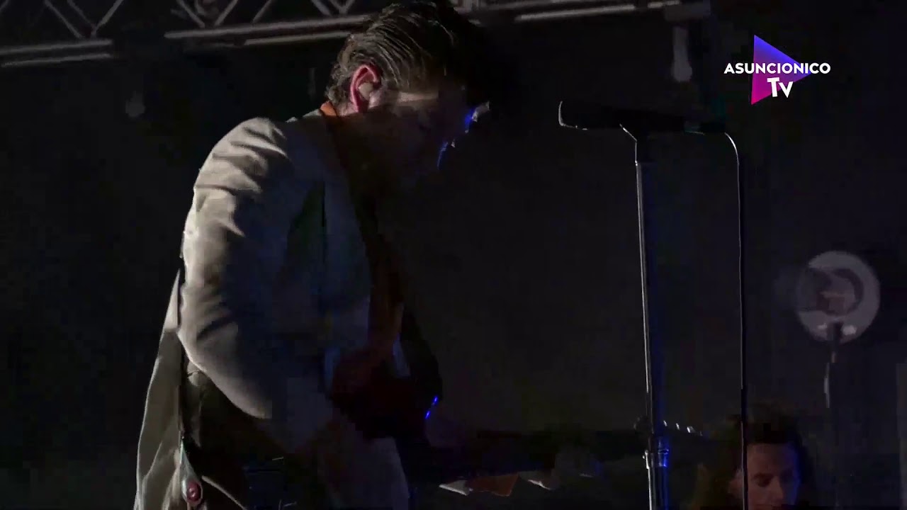 Arctic Monkeys - Crying lightning live Asuncionico 2019 - YouTube
