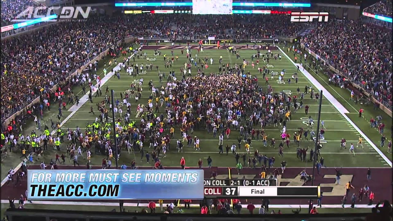 Boston College Fans Storm The Field After Boston College Upsets USC ...