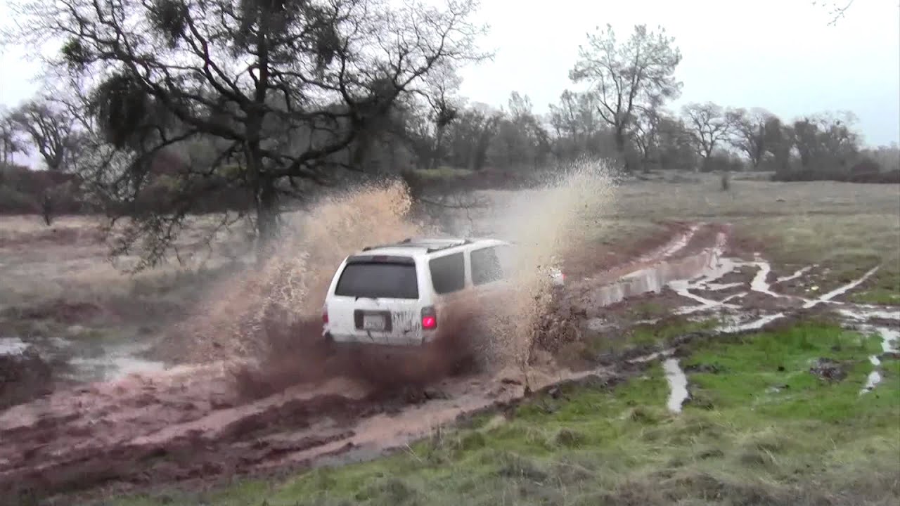 Get Stuck: Bronco Vs 4Runner Mudding - YouTube