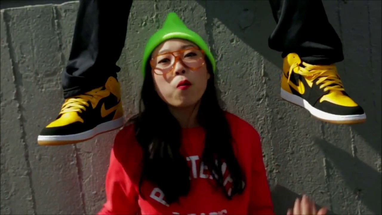 Awkwafina & Pete Davidson rap - YouTube