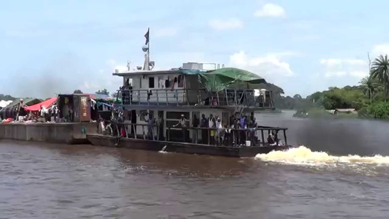Barge sur le fleuve Congo - YouTube