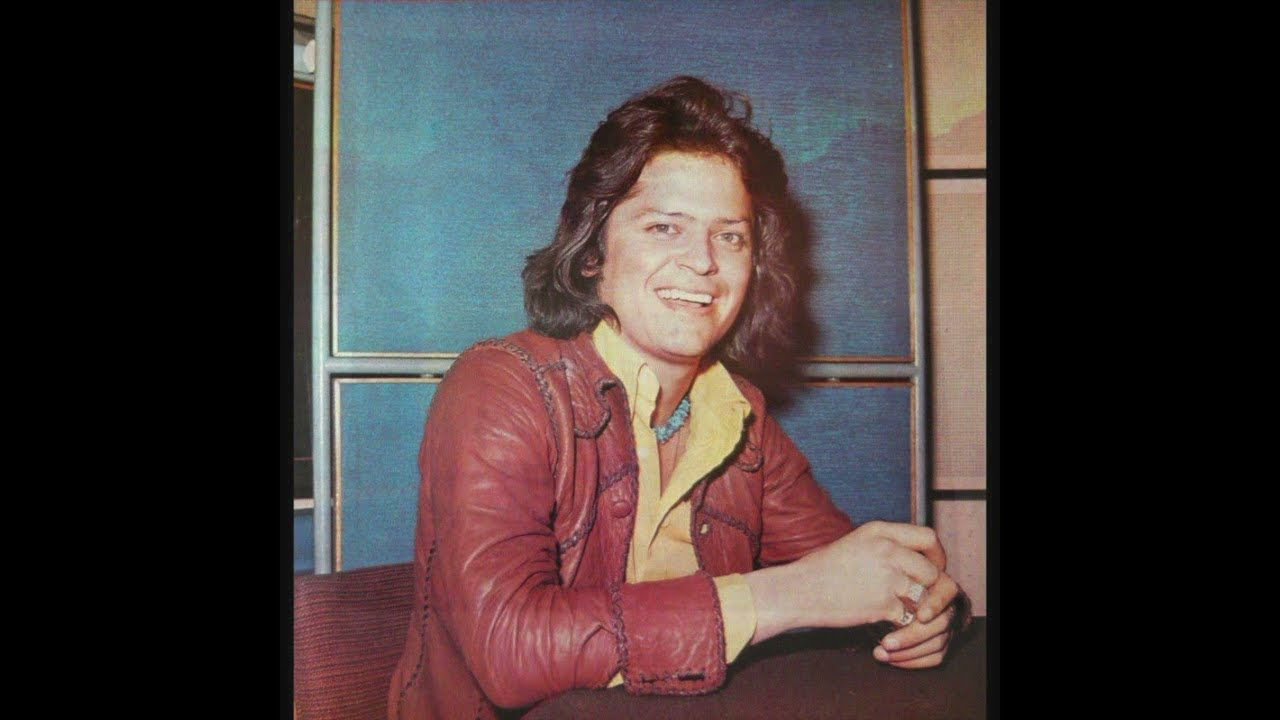 Johnny Rodriguez "Pass me by if you're only passing through" - YouTube