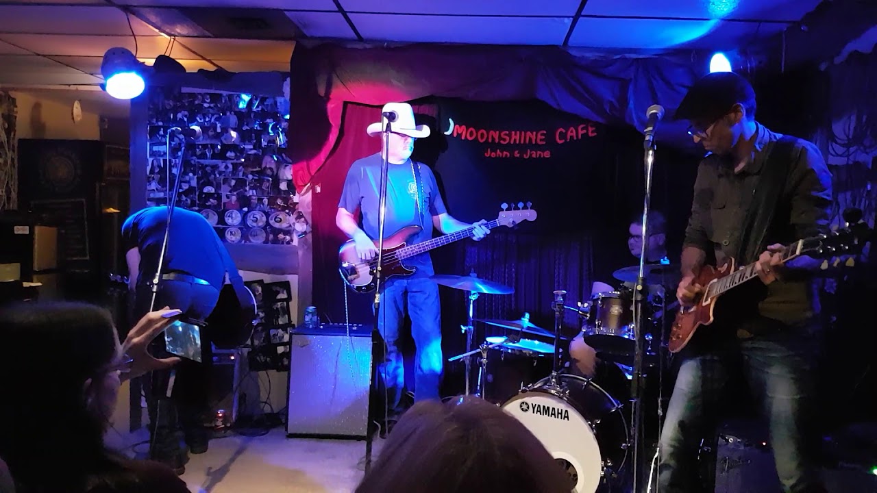 Walkin' Blues with Mike Branton & The Beat Heathens - YouTube