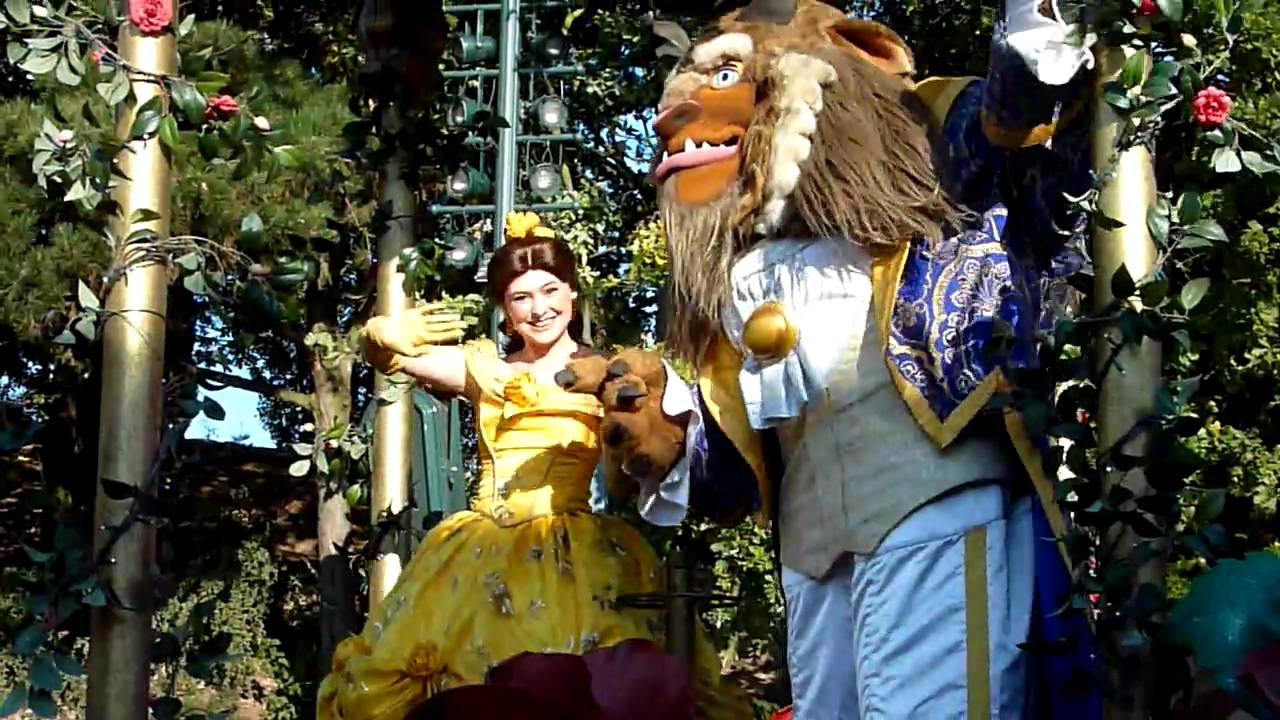 Disneyland Paris Parade Belle - YouTube