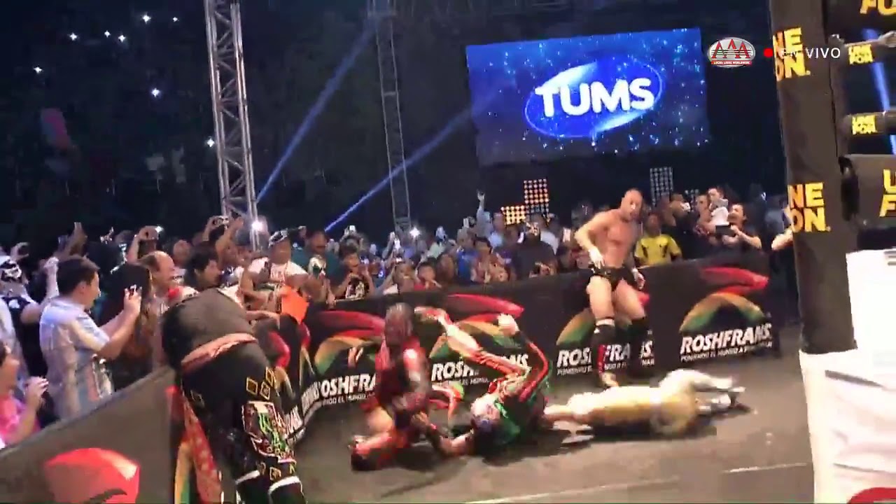 AAA Luchador Aerostar almost dies - YouTube
