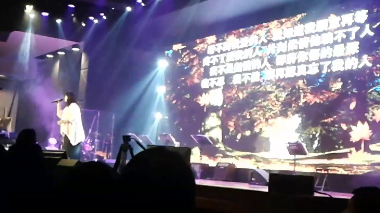 Donna Chiu singing live on 26th October at Sarawak Blessed Church - YouTube