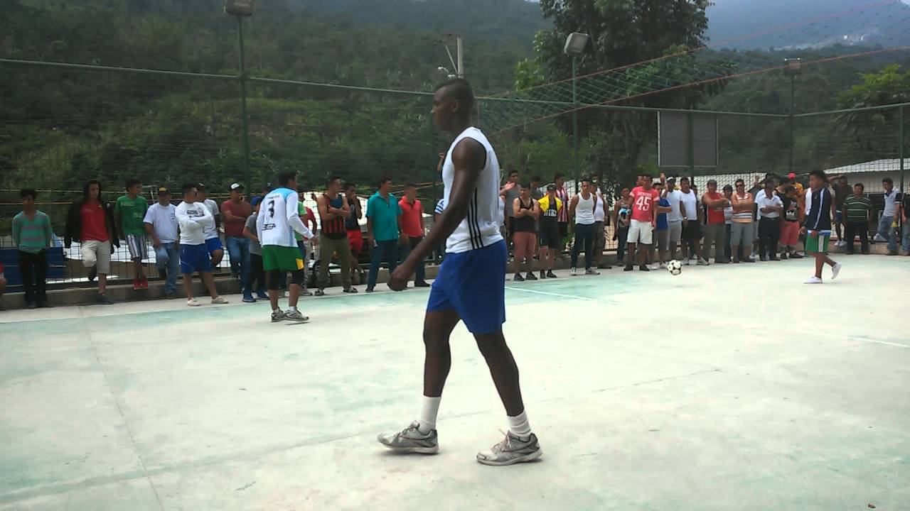 Ecuavoley Darío vs Angulo - YouTube