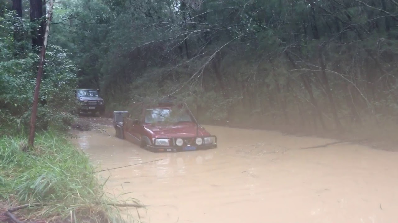 GU patrol bogged - YouTube