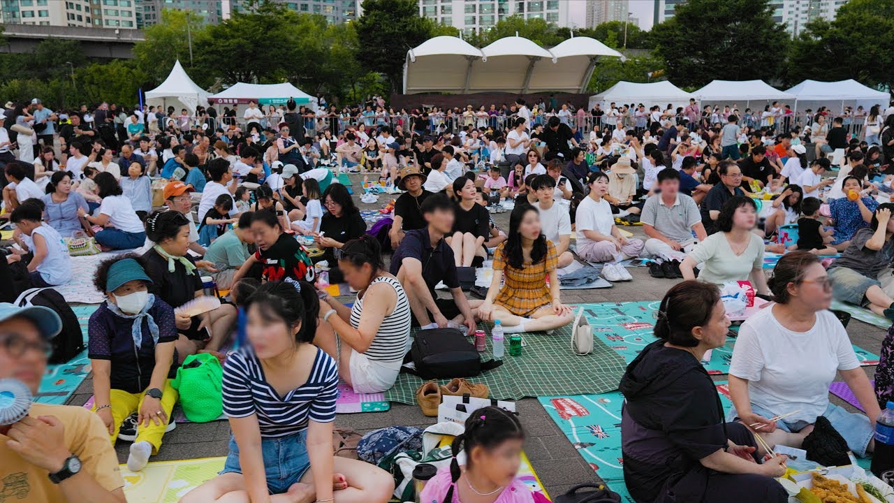 한강공원 주말 인파와 풍경, 드론쇼와 불꽃놀이에도 질서 정연한 선진국 서울 시민들! 2025 코리안드림 한강대축제. 광복 80 ...