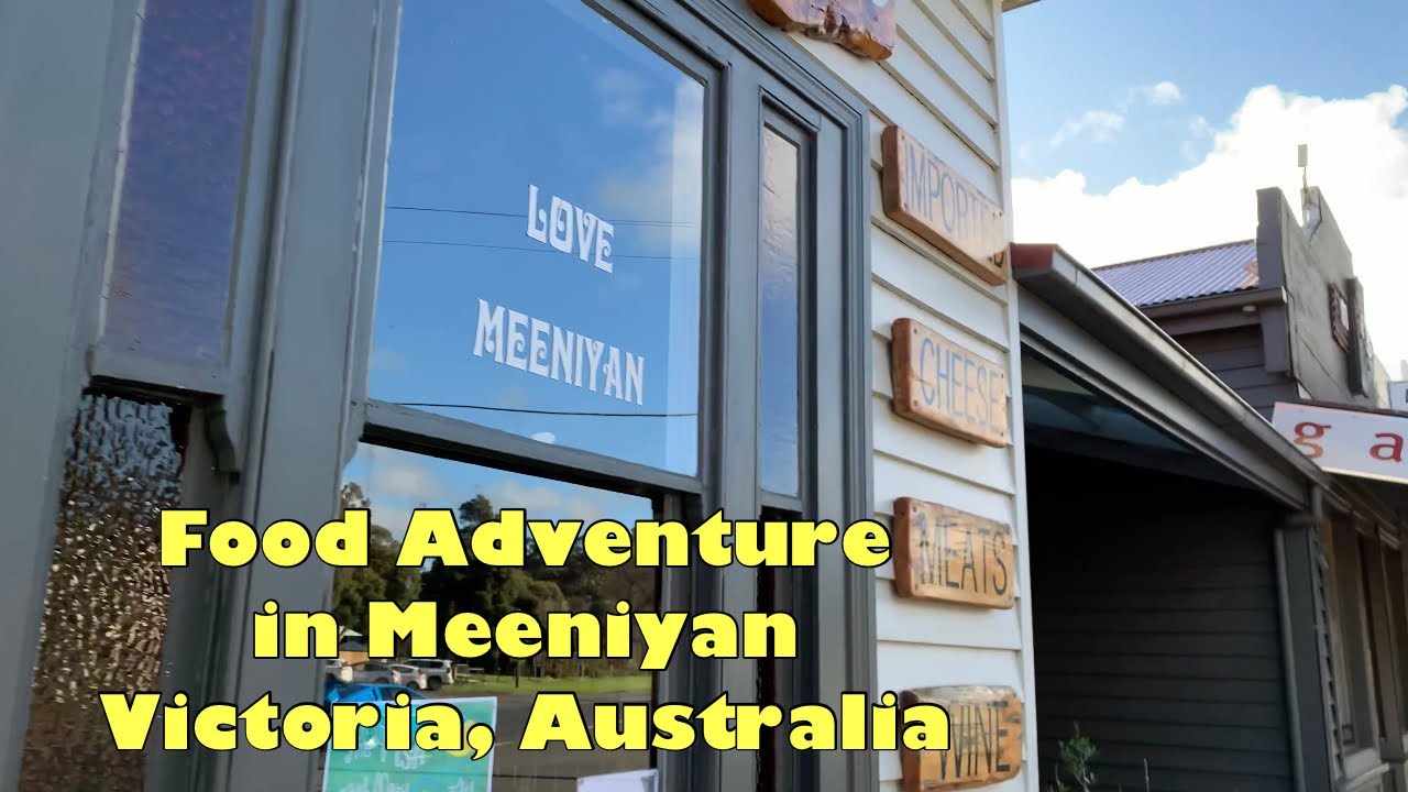 FOOD ADVENTURE IN MEENIYAN | MOOS AT MEENIYAN | PANDESAL BAKERY - YouTube