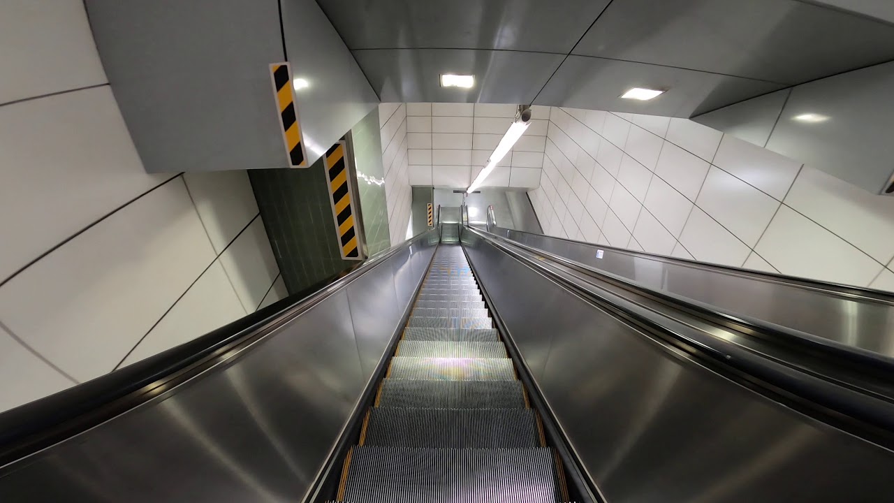 MRT Lumphini Station escalator บันไดเลื่อนสถานี MRT ลุมพินี MRTルンピニー駅 ...