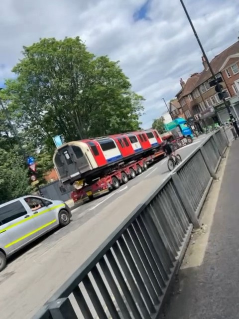 Central Line Train is broken down - YouTube