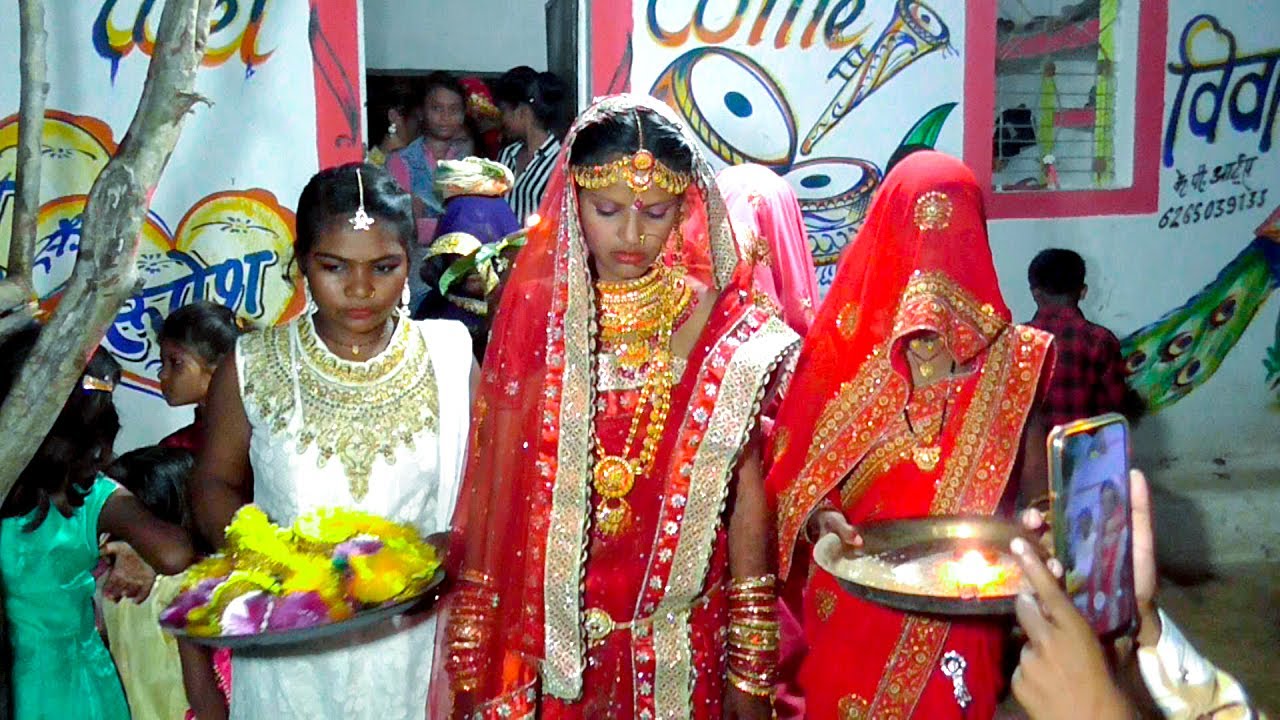 Indian Village Bagheli Shadi Rupesh Sang Poonam Ka Vivah Jaimala ...