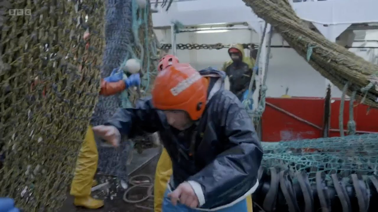 Trawlermen: Hunting the Catch S01E02 - BBC Documentary - Fishing
