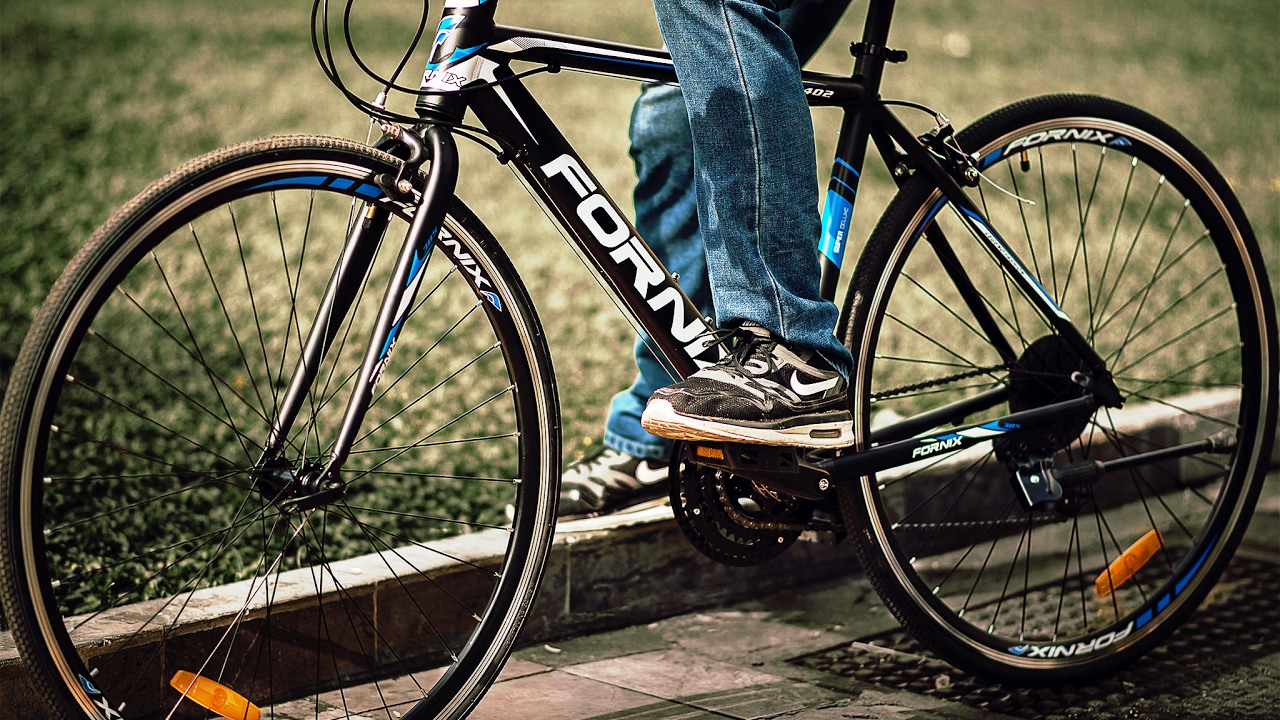 Xe đạp đua FORNIX BT402 - Sườn nhôm nhẹ nhàng, lướt đi êm ái - YouTube