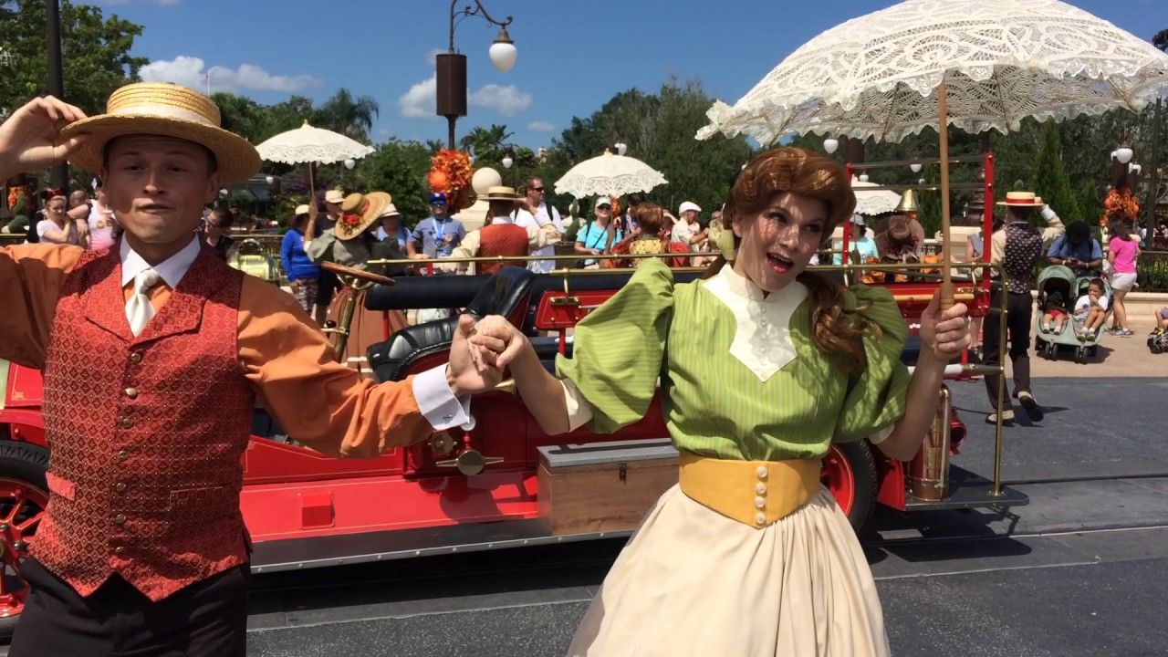 Walt Disney World Autumn Trolley Show - YouTube