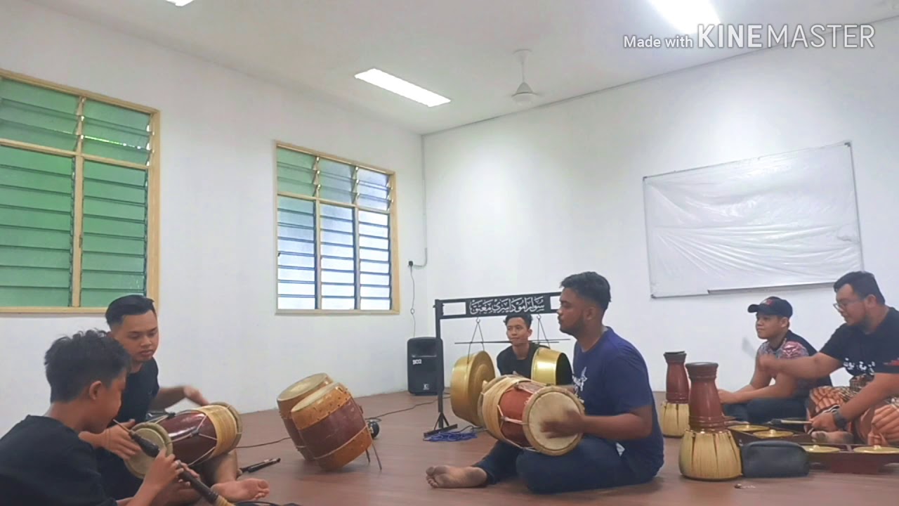 lagu menyembah wayang kulit dari kumpulan suara muda sri mattaq - YouTube