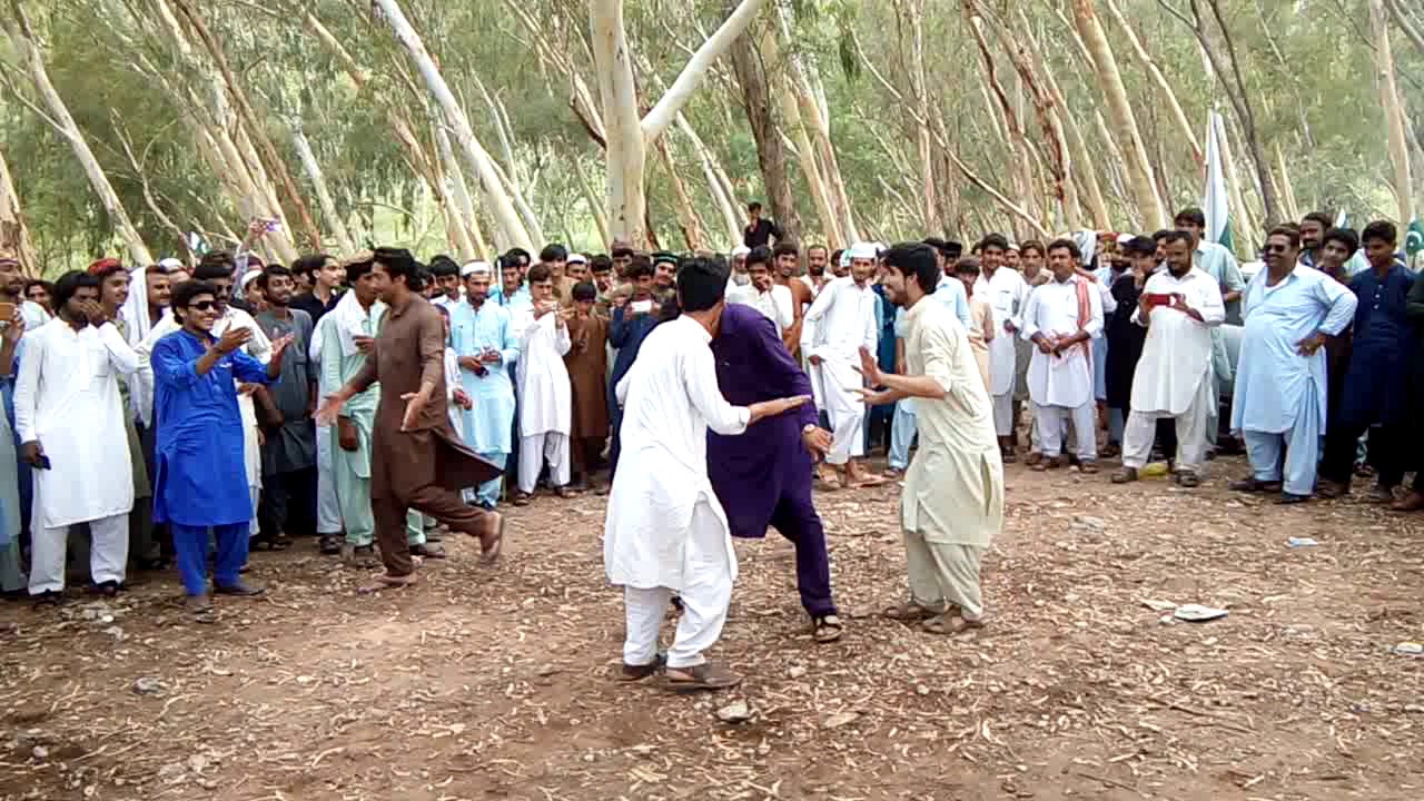 Mast dance - YouTube