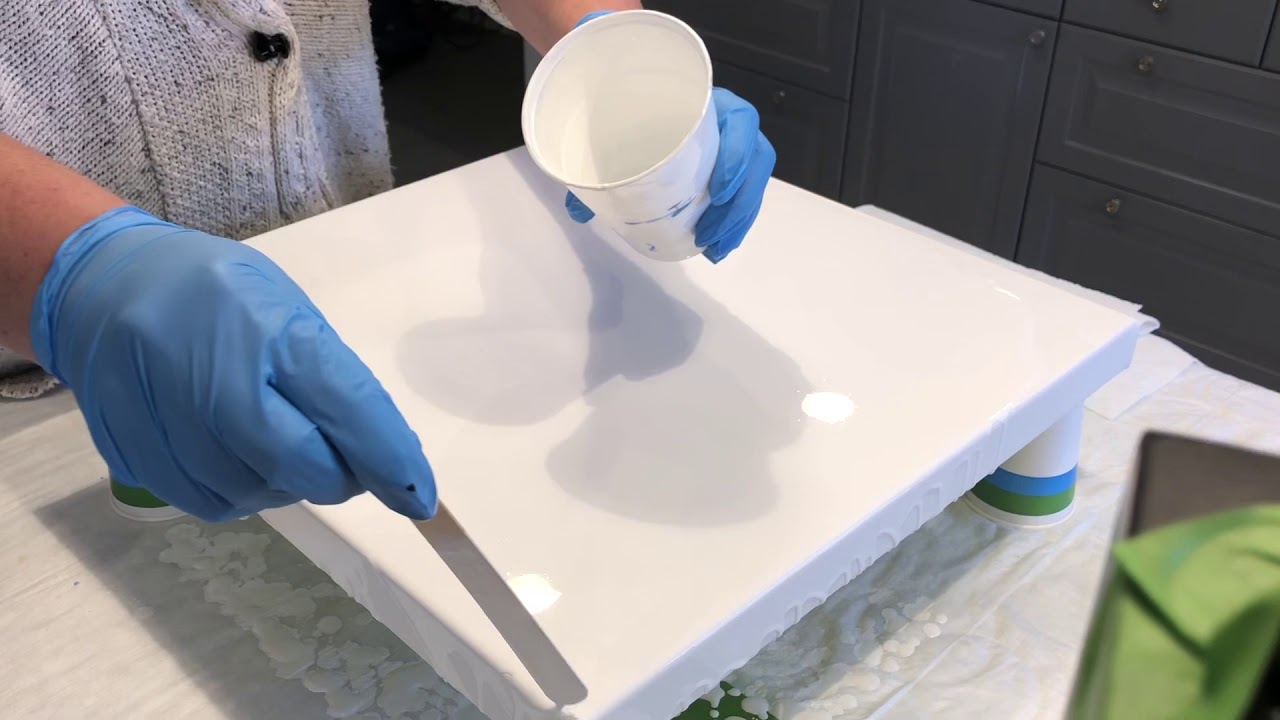 Acrylic Pour Puddle pour/ring pour Decoart Metallic gold - YouTube