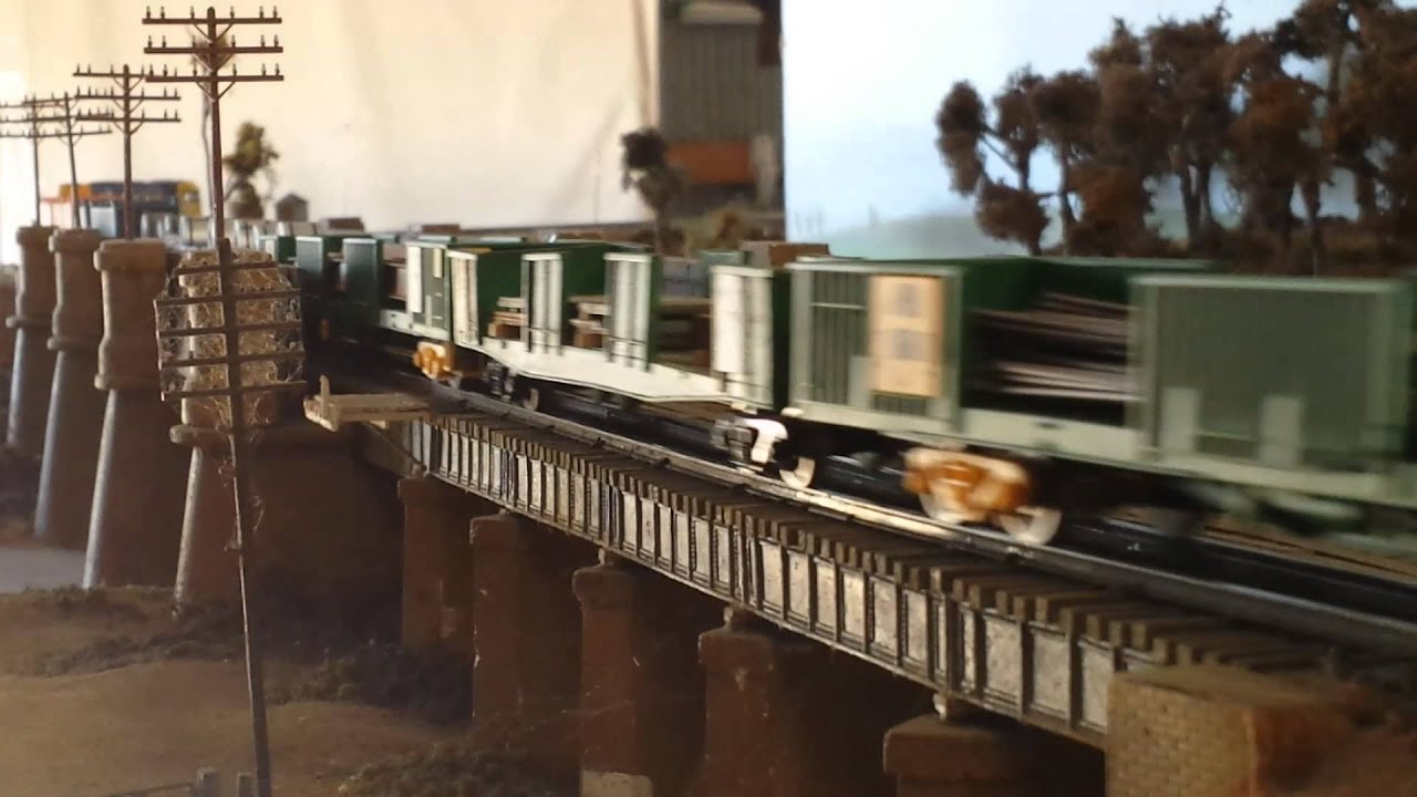 HO Menangle Bridge with Southbound PN Steelie - YouTube