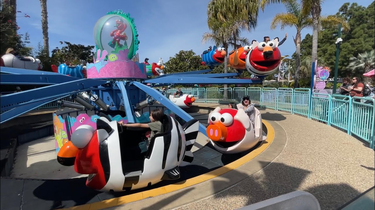 Sea World San Diego California Elmo’s flying fish - YouTube