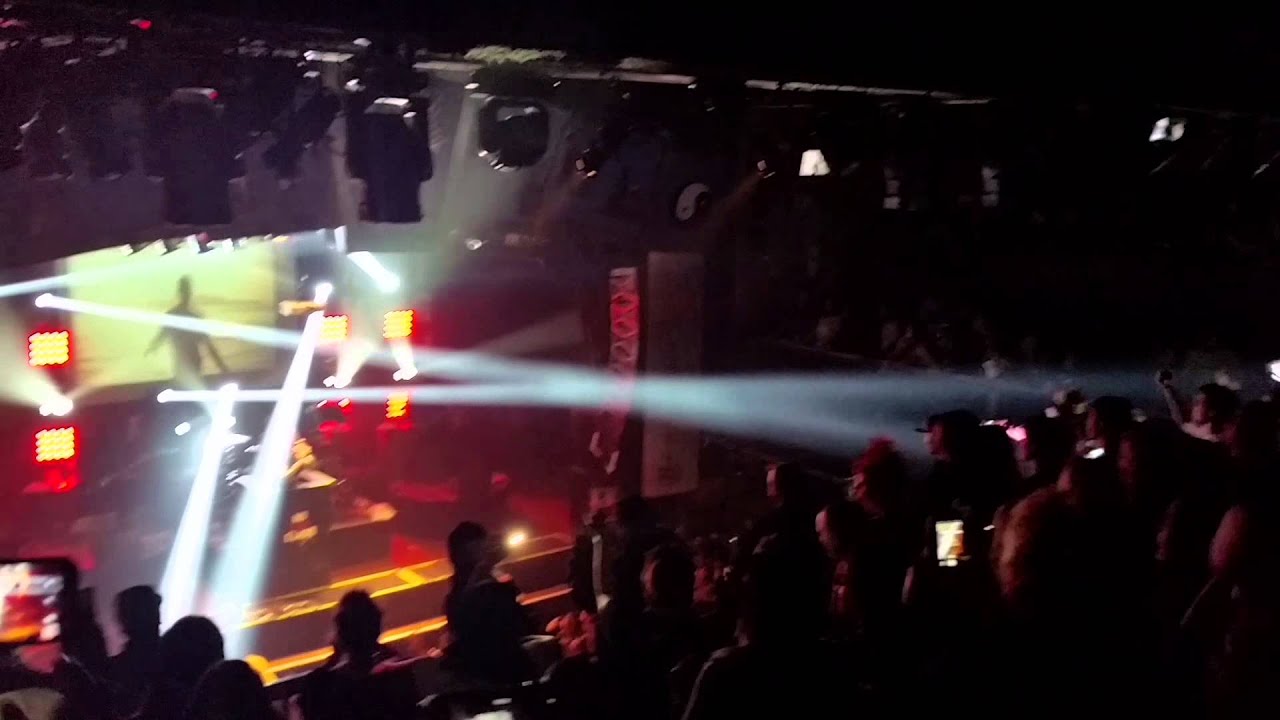 Machine Gun Kelly Intro/See My Tears Live - YouTube