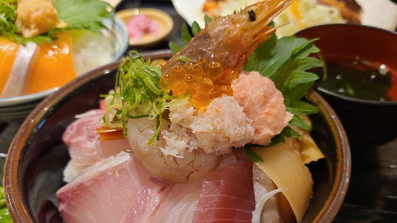 Sashimi bowl - Japan Umeda station - YouTube