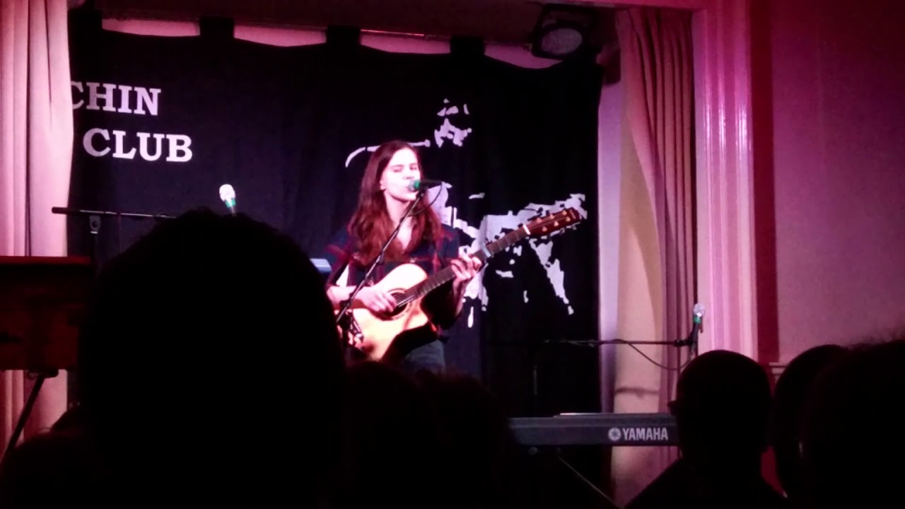 Zoë Wren - She's A Highwayman (live at Hitchin Folk Club) - YouTube