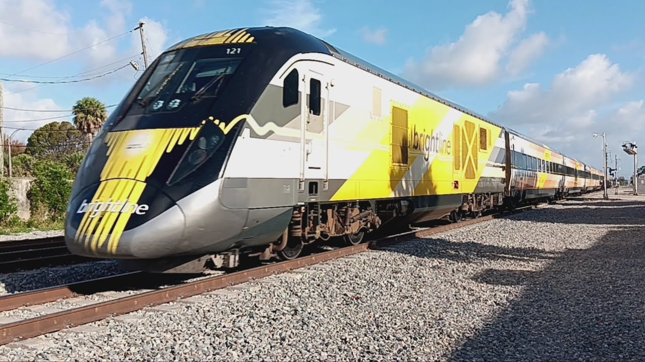 That ATIV Loco is BACK on FEC 101-06 also Brightlines BLF702 and BLF722 ...