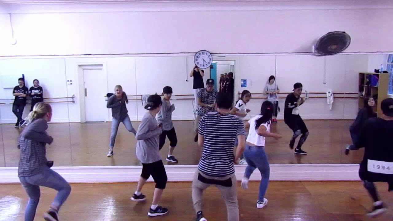 Happy Dance choreography Sori Na (Mitch Hip Hop Class) - YouTube