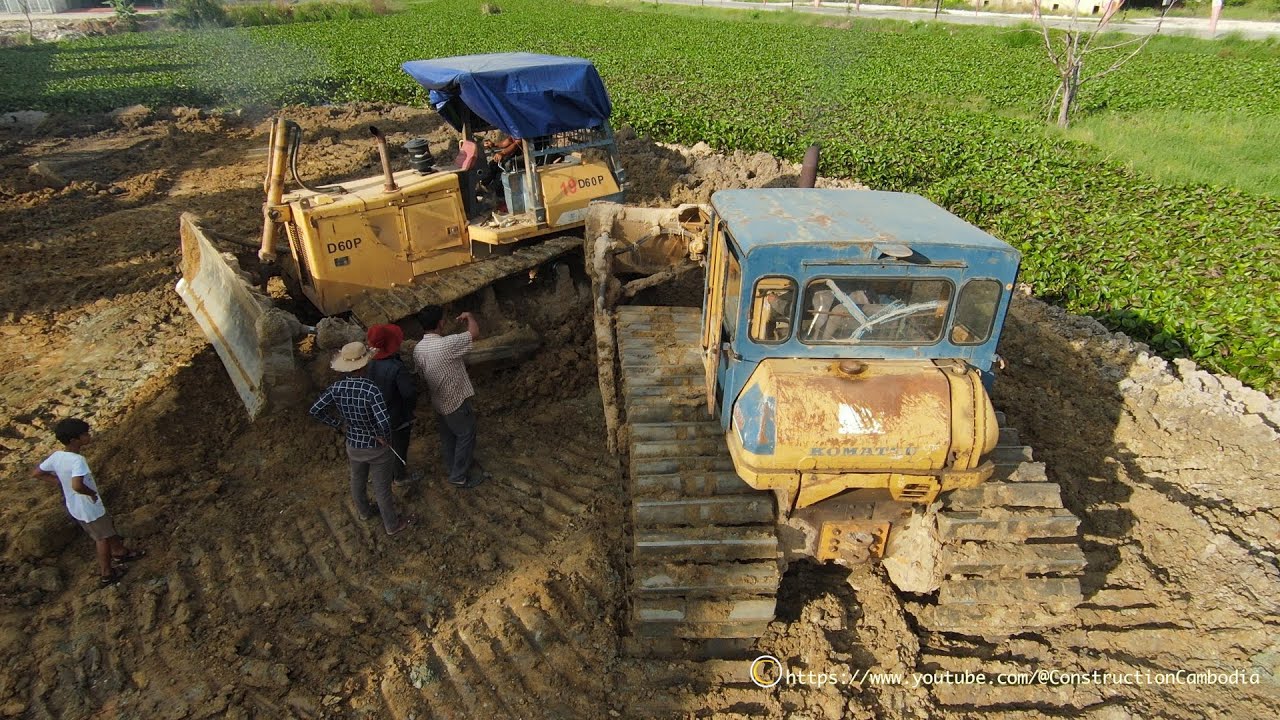 Bulldozer Pushing Help Bulldozer Falls Into Chains Fails - YouTube