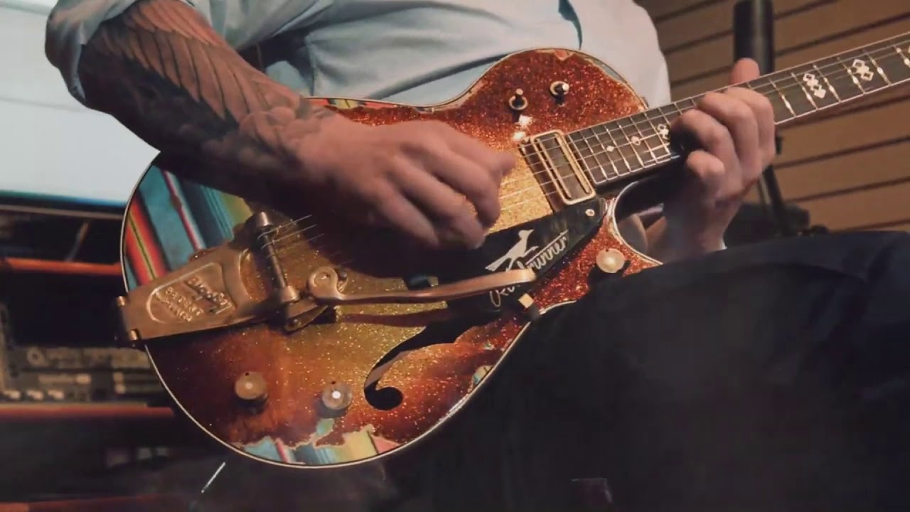 Fun on a roadrunner Gretsch - YouTube