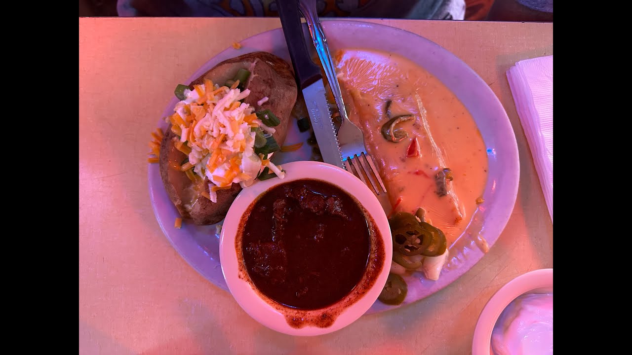 Lisa and Ed's Texas Chili Parlor visit. - YouTube