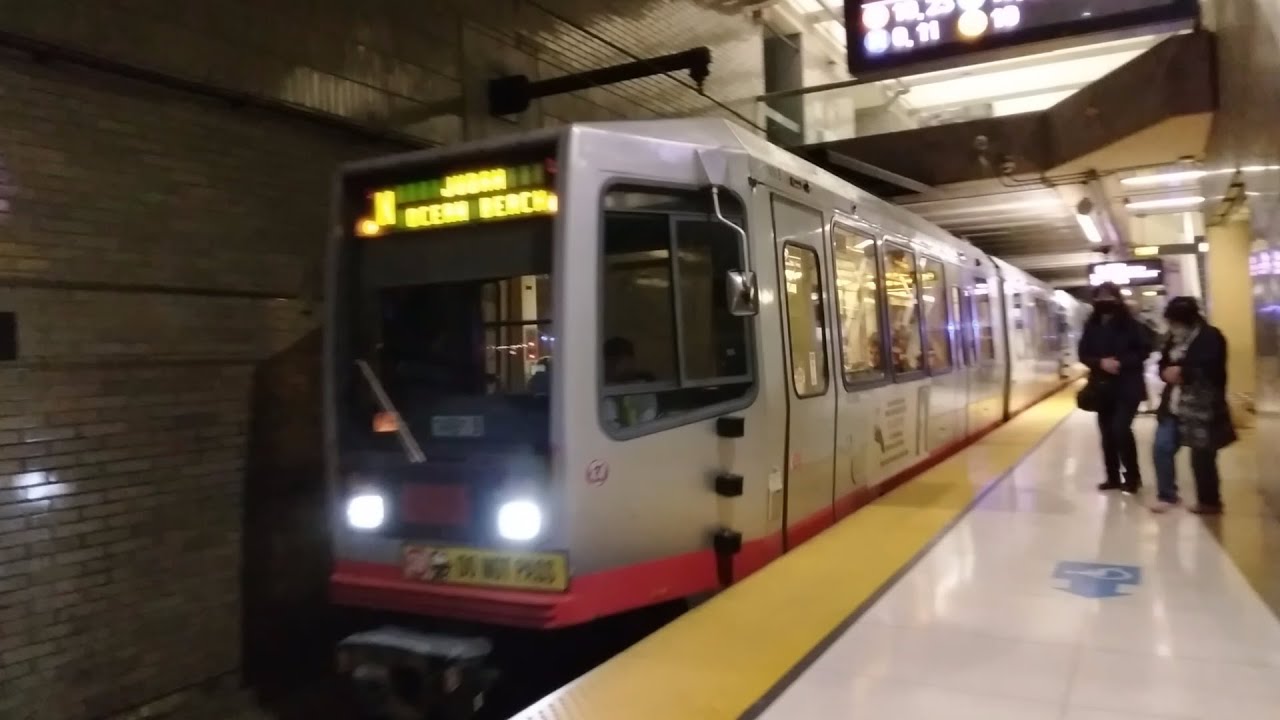SF Muni 2000 Breda LRV3 #1491 on Route N Judah - 2-Car Train 1491+1538 ...