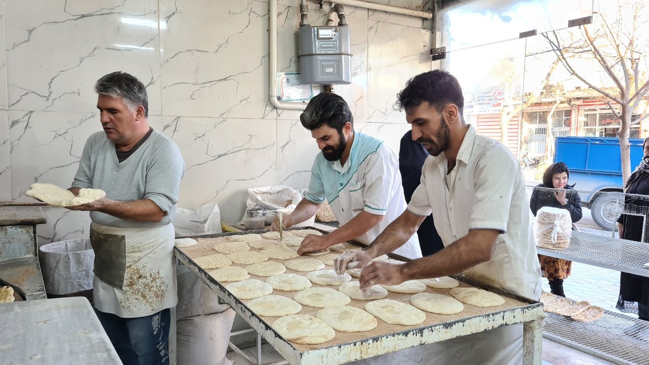 Baking Barbari bread / bakery in Isfahan - YouTube
