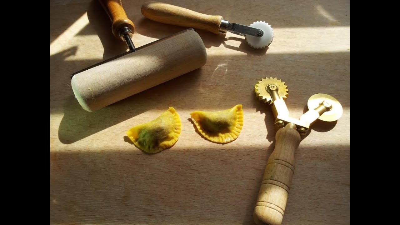 RAVIOLE au confit de canard. Ravioli with duck confit - YouTube