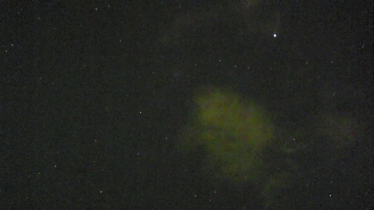 Triangular UFo, Stealth? Or, 3 objects moving in sync. Video using ...