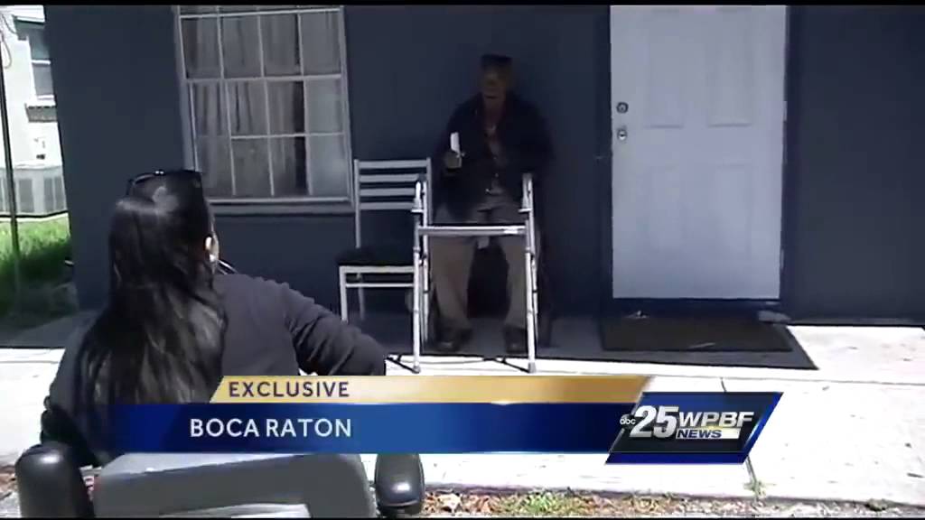 Strangers give elderly man more than helping hand - YouTube