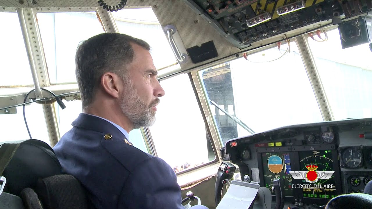 El Rey Felipe VI visita las Alas 15 y 31 - YouTube
