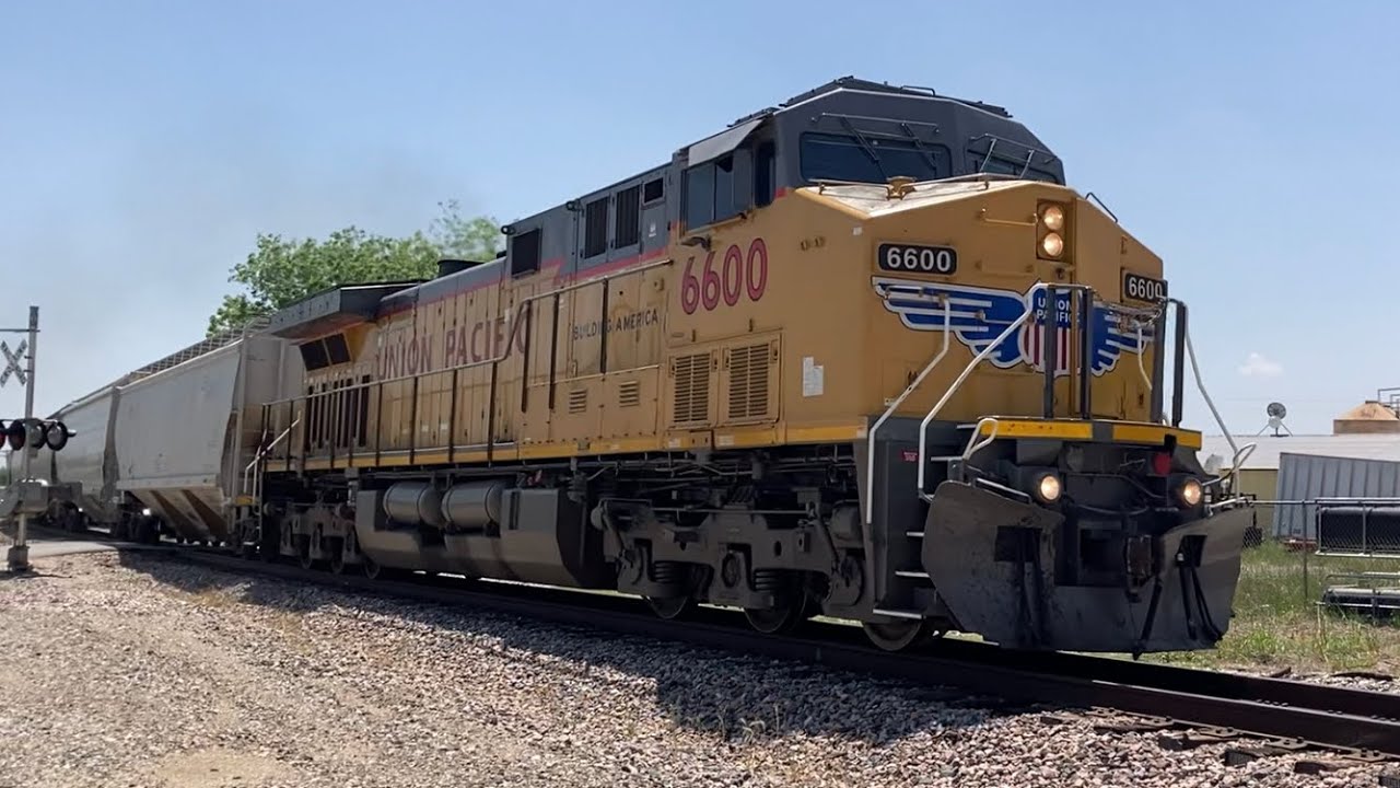 Union Pacific Grain Train (with Awesome K3LA) at Boyd, TX (May 5, 2023 ...