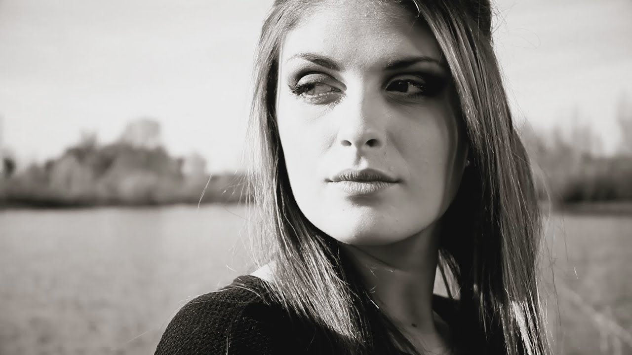 Marine Tomassi - Sur le fil [Clip officiel] - YouTube