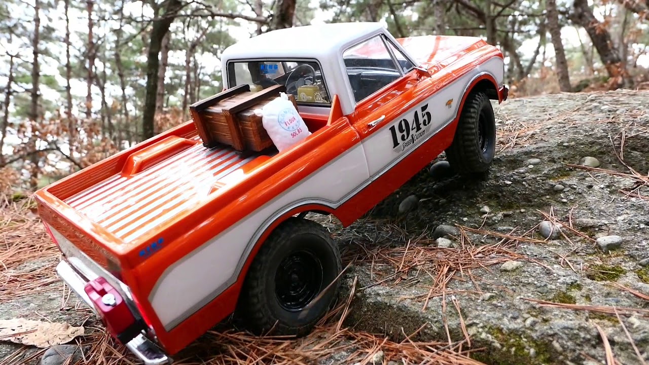 scx10-ii chassis @ axial c10 body / MT. road run - YouTube