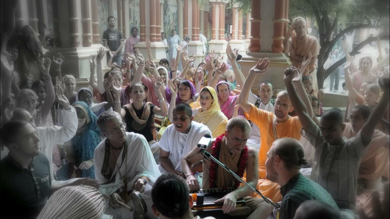 Ecstatic Kirtan By Kirtan Siromani_Aindra Prabhu 2009 - YouTube