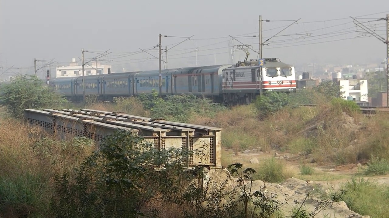 Mussoorie Express meets carefully moving New Delhi Dehradun Shatabdi ...