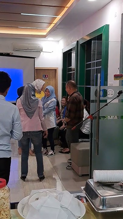 Foto bersama dan penyerahan cinderamata #shorts - YouTube