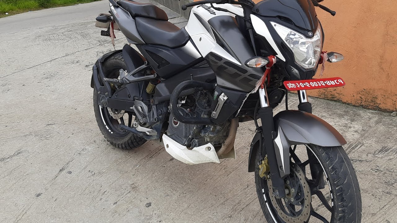 Ns 200 ride to baneshor - YouTube